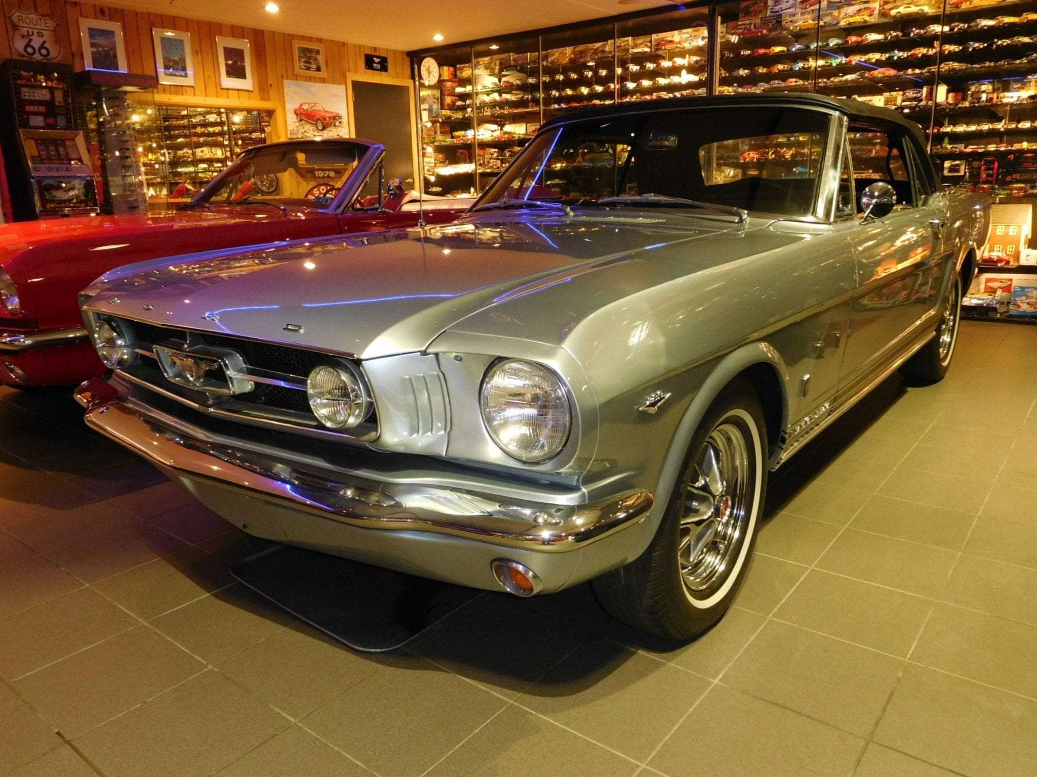 Ford Mustang 1965 convertible #688 - The Mustang Garage